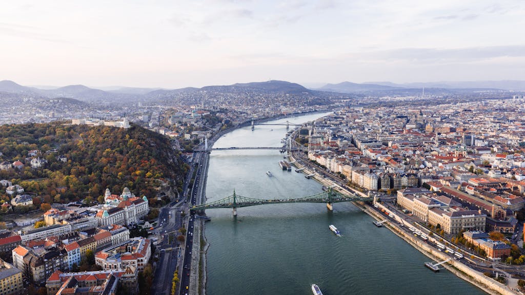 Comparing Budapest's Iconic Thermal Baths - Traveleeng